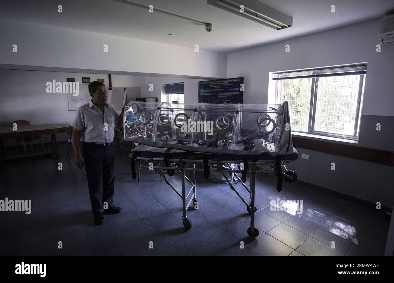Isolation stretcher chamber hi-res stock photography and images - Alamy