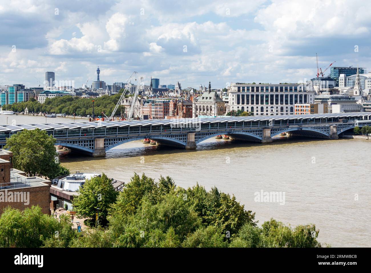 Rail overground blackfriars hi-res stock photography and images - Alamy