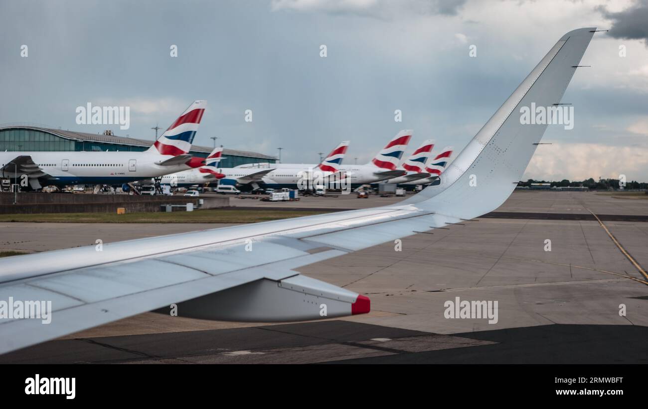 Several British Airways planes at London Heathrow Airport Stock Photo ...