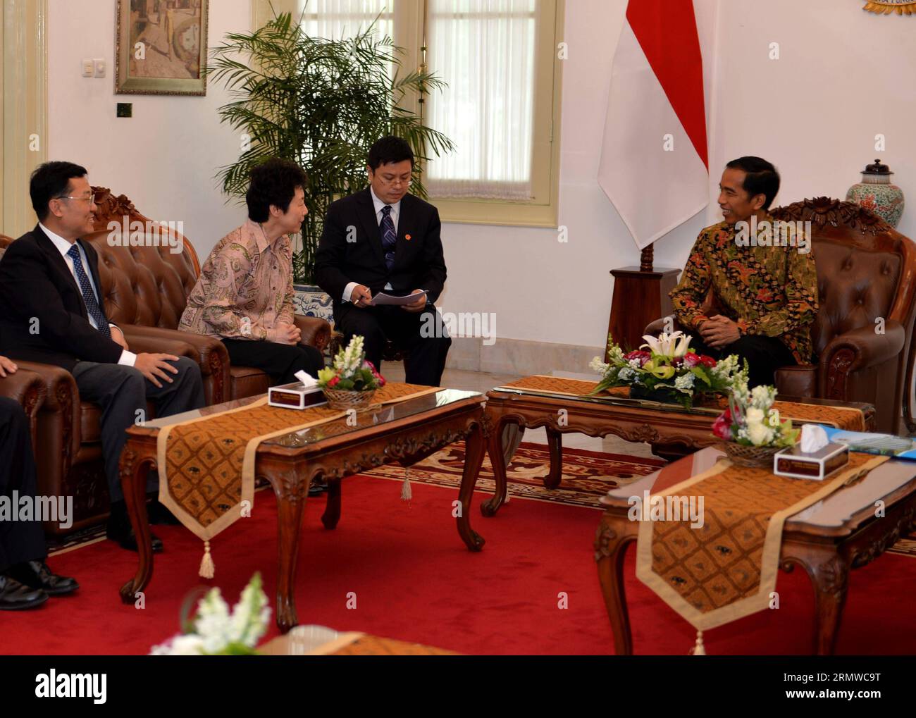 (141021) -- JAKARTA, Oct. 21, 2014 -- Indonesian President Joko Widodo ...