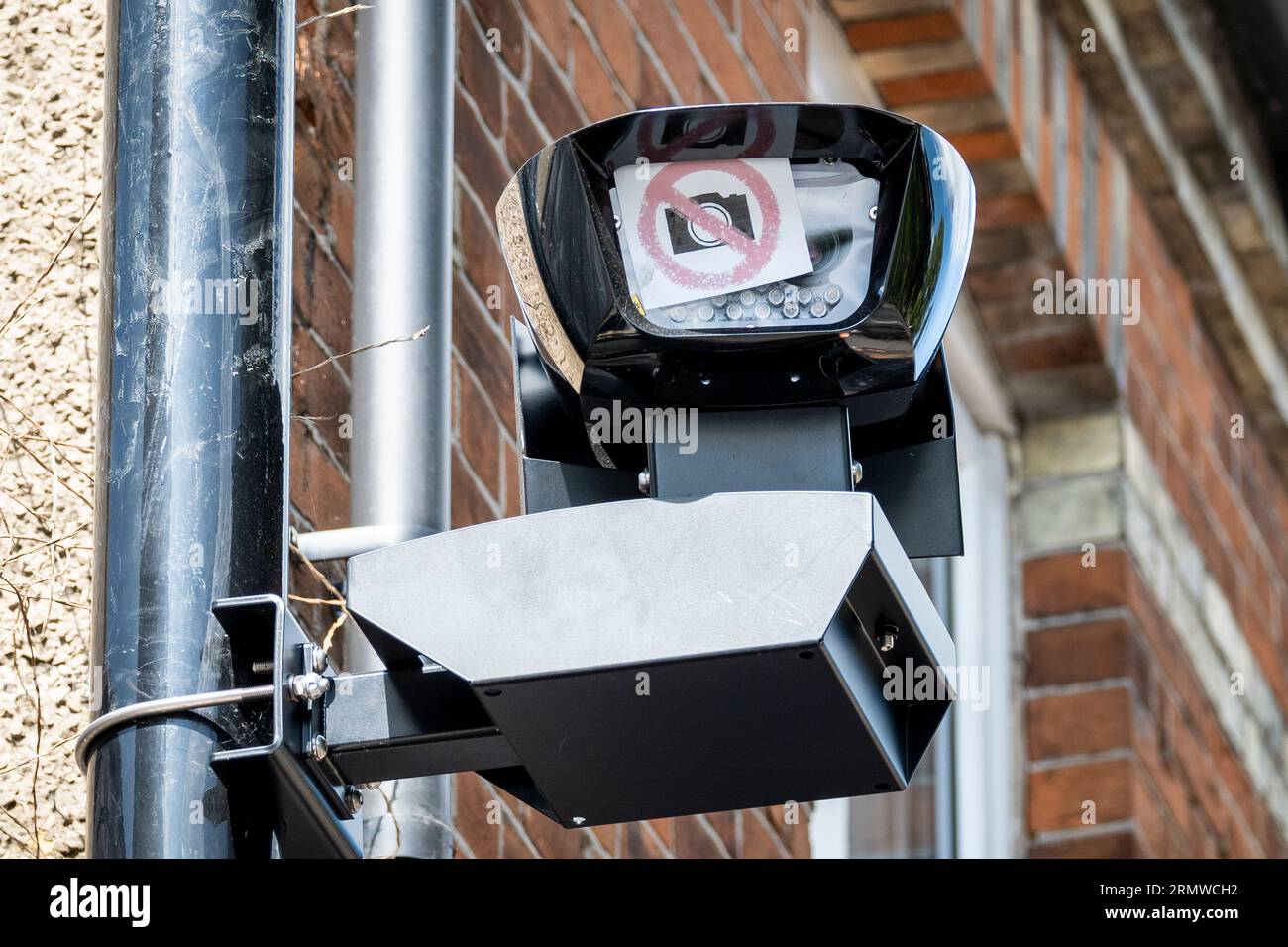 Ulez camera vandalised hi-res stock photography and images - Alamy