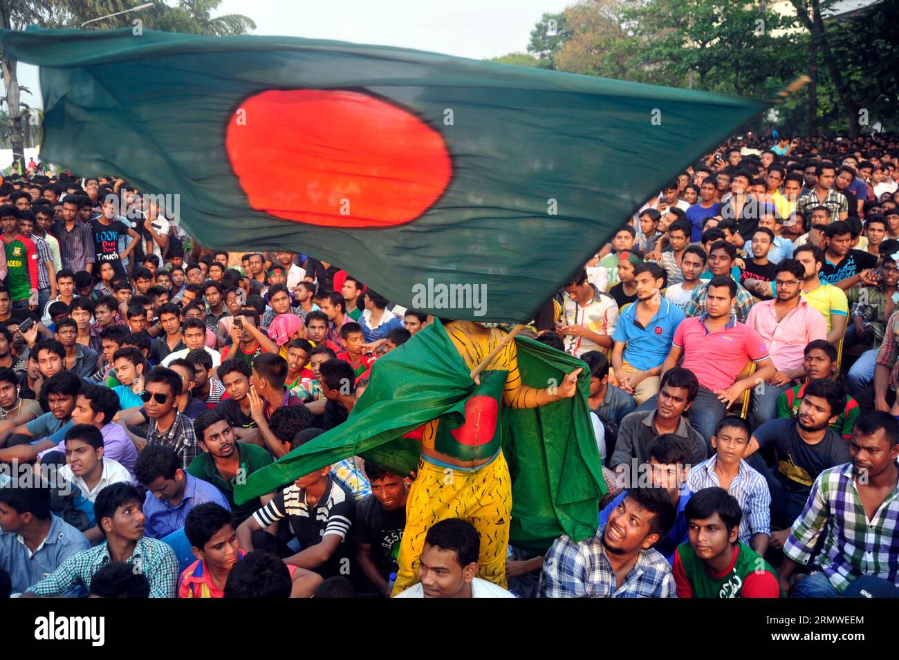 Bangladesh's national cricketers get a warm reception by the BCB to ...