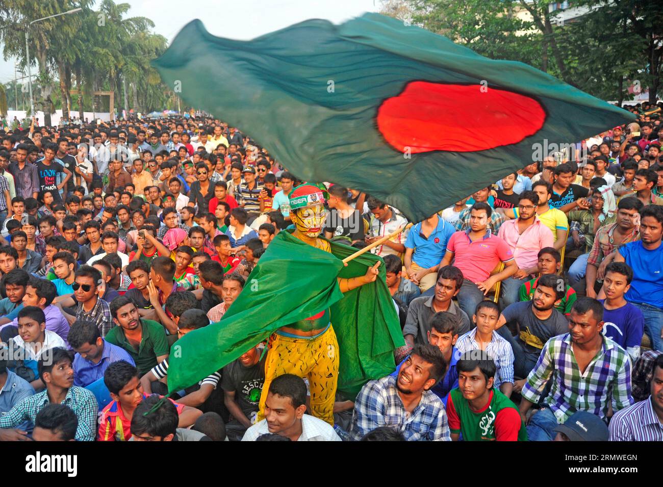 Bangladesh's national cricketers get a warm reception by the BCB to ...