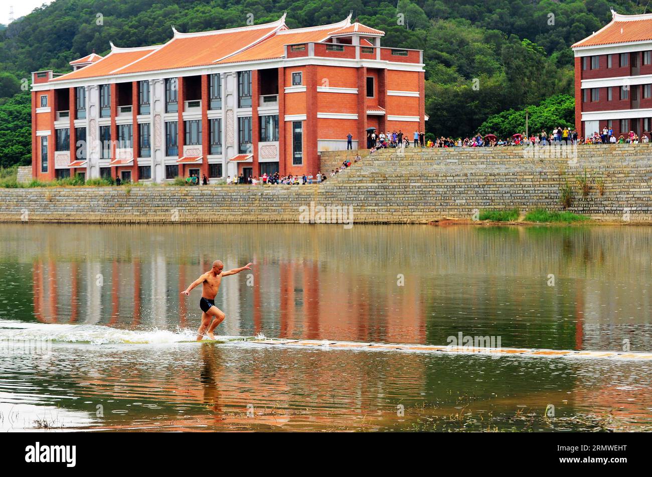Shaolin kung fu shi fu hi-res stock photography and images - Alamy