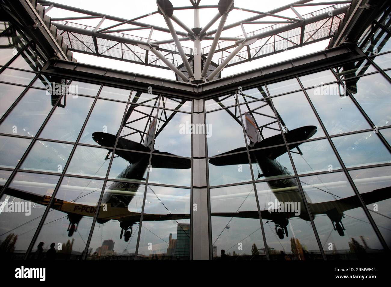 Spectrum aircraft hi-res stock photography and images - Alamy