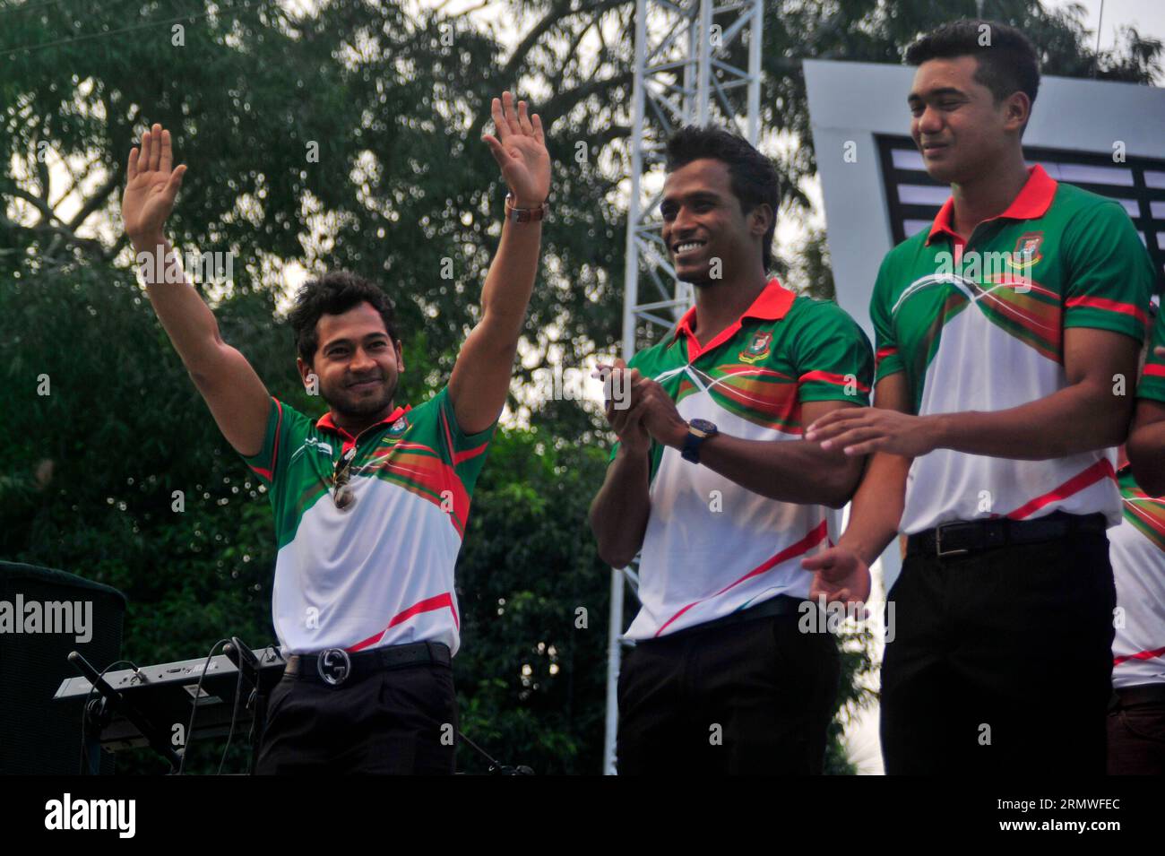 Bangladesh's national cricketers get a warm reception by the BCB to ...