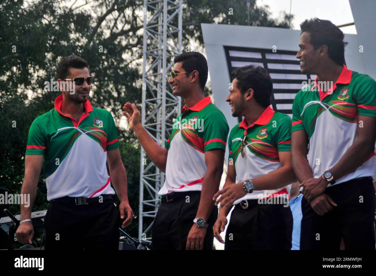 Bangladesh's national cricketers get a warm reception by the BCB to ...