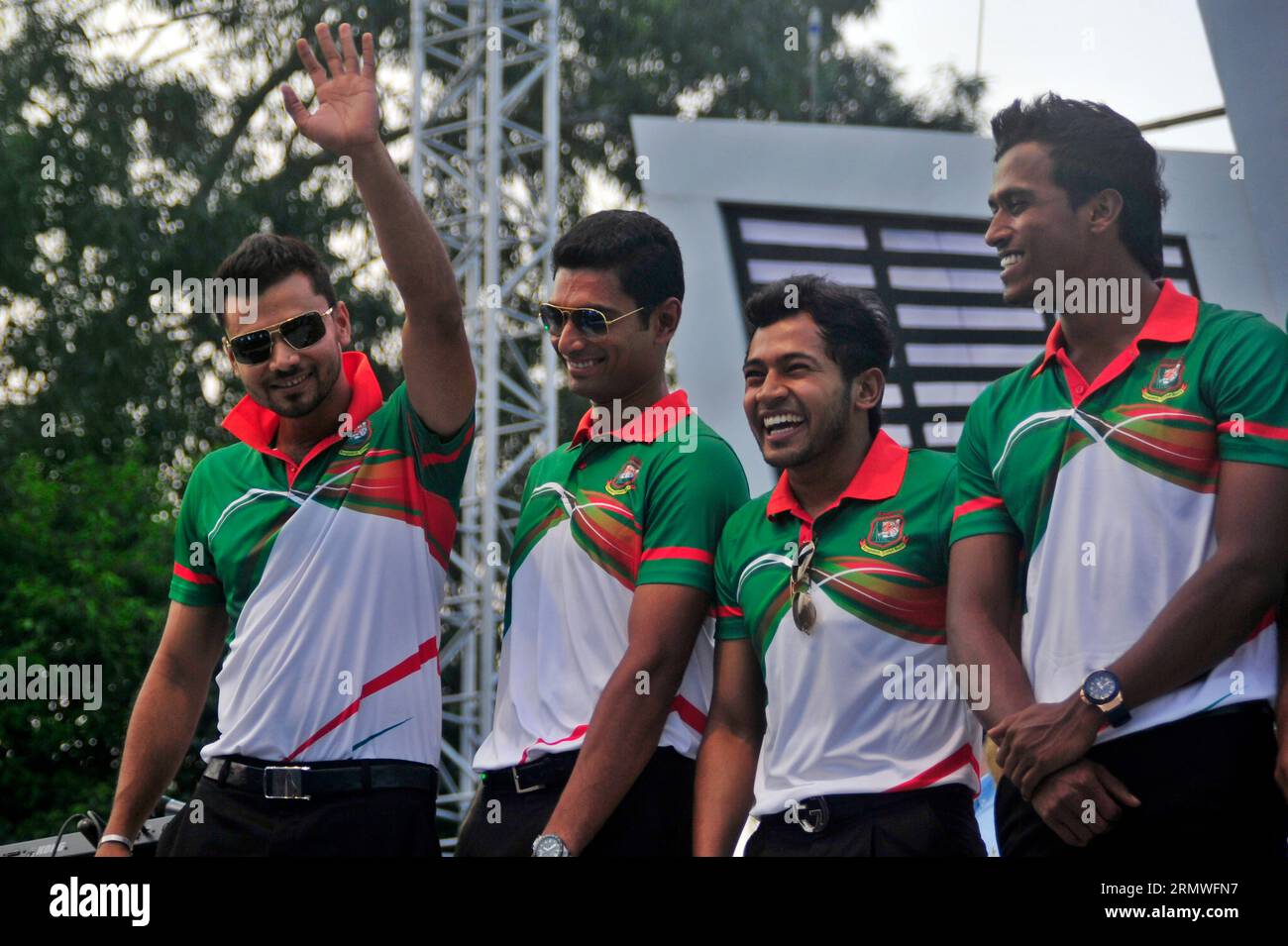 Bangladesh's national cricketers get a warm reception by the BCB to ...