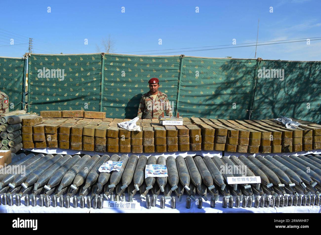 (141031) -- QUETTA, Oct. 30, 2014 -- A paramilitary Frontier Corps ...