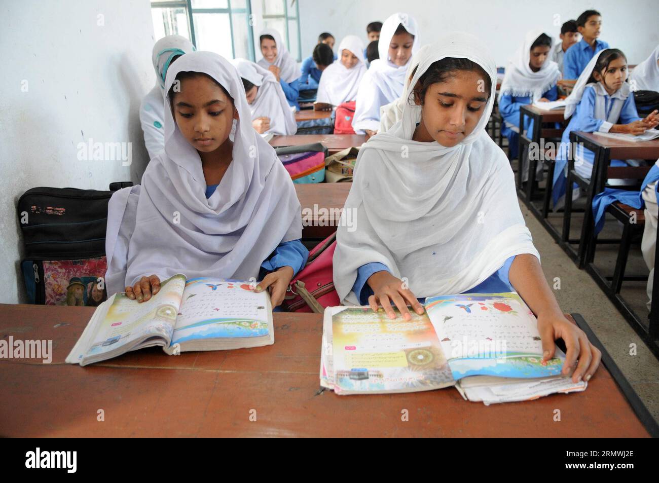Pakistan students school class hi-res stock photography and images - Alamy