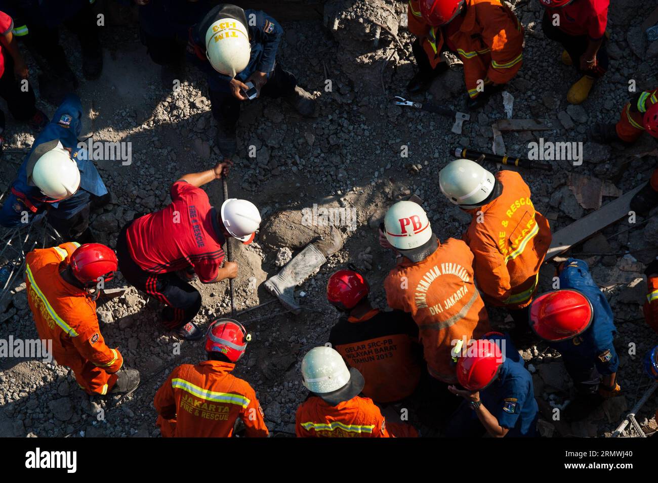 Building collapse during construction hi-res stock photography and ...