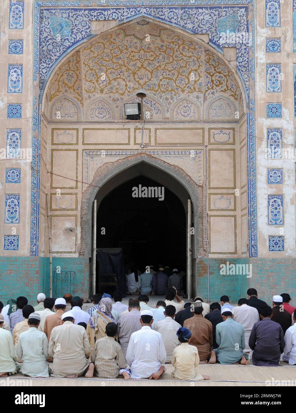 (141031) -- MULTAN, Oct. 31, 2014 -- Muslims offer Friday prayers at a ...