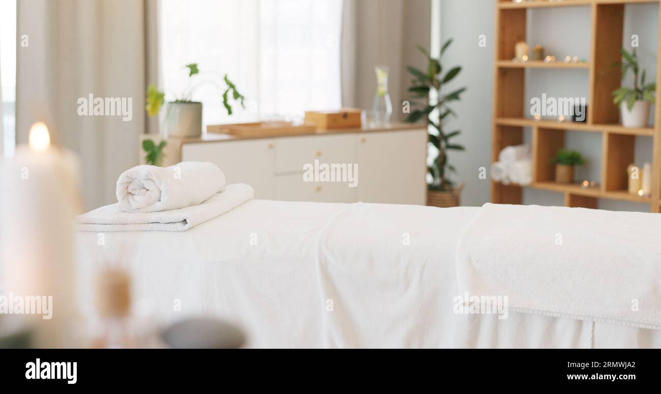 Empty peace spa wellness bed hi-res stock photography and images - Alamy