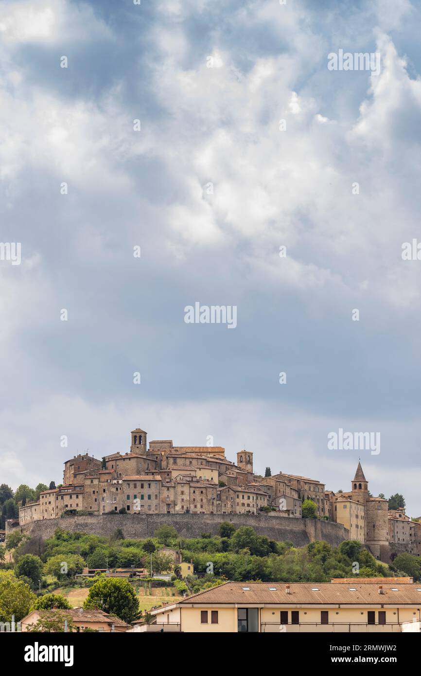 Village anghiari hi-res stock photography and images - Alamy