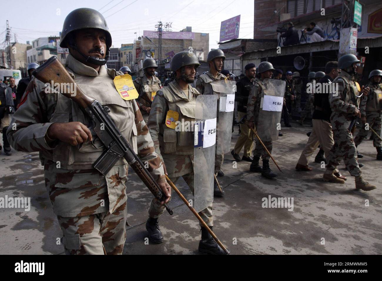 (141104) -- QUETTA, Nov. 4, 2014 -- Pakistani rangers patrol as Shiite ...