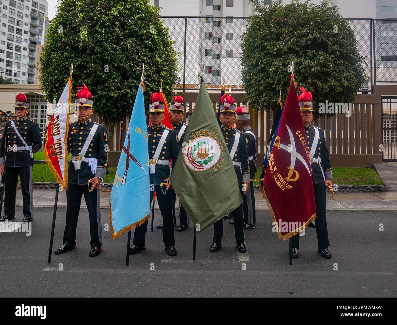 Soldiers in uniform in parade lima hi-res stock photography and images ...