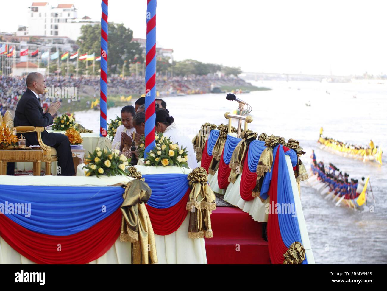 Sihamoni cambodian water festival hi-res stock photography and images ...
