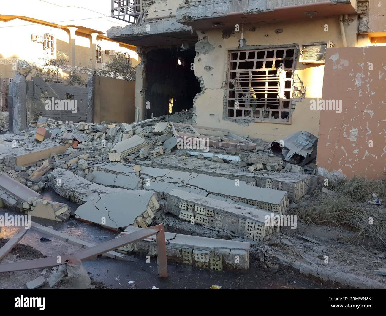 Fallujah building islamic state hi-res stock photography and images - Alamy