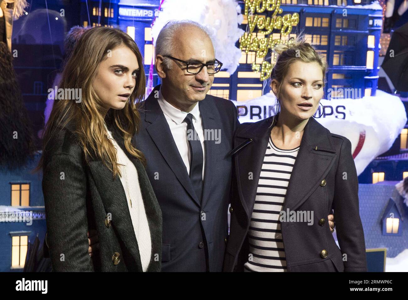 (141107) -- PARIS, British models Cara Delevingne (L) and Kate Moss (R ...