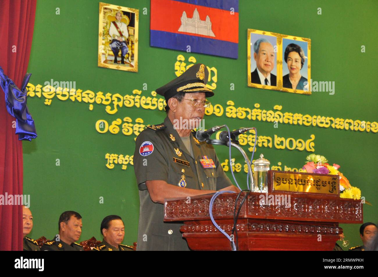 (141108) -- PHNOM PENH, Nov. 8, 2014 -- Cambodian Defense Minister Gen. Tea Banh delivers a ...