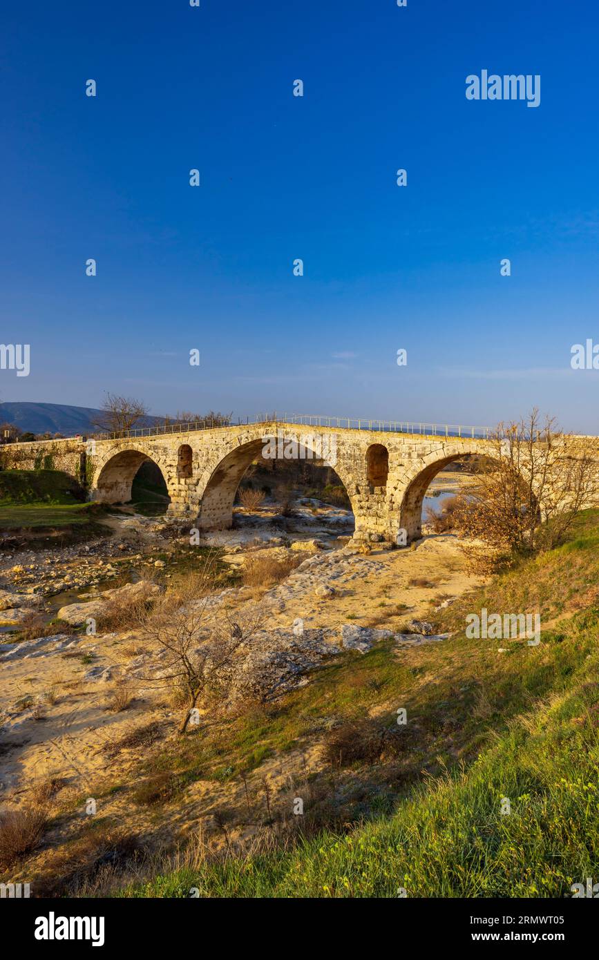 Pont Julien, roman stone arch bridge over Calavon river, Provence ...