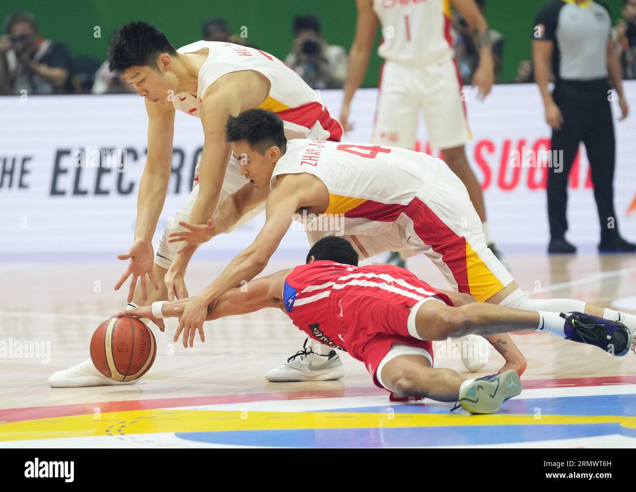 Manila, Philippines. 30th Aug, 2023. Hu Jinqiu (top) and Zhao Jiwei (C ...