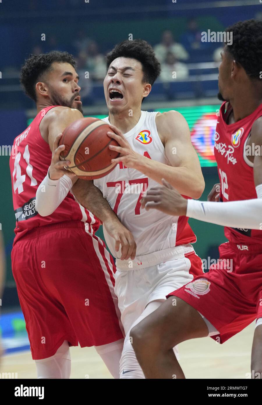 Manila, Philippines. 30th Aug, 2023. Zhang Zhenlin (C) of China ...