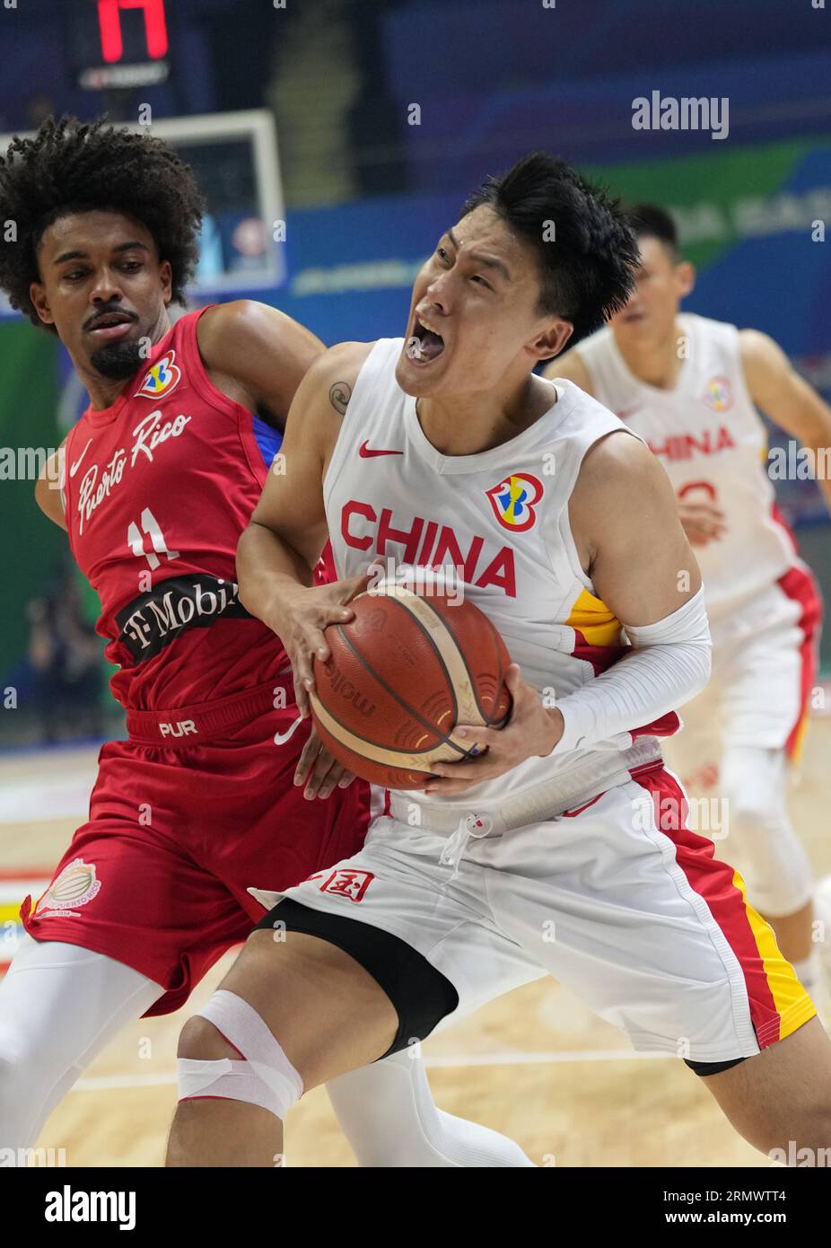 Manila, Philippines. 30th Aug, 2023. Zhao Rui (R) of China breaks ...