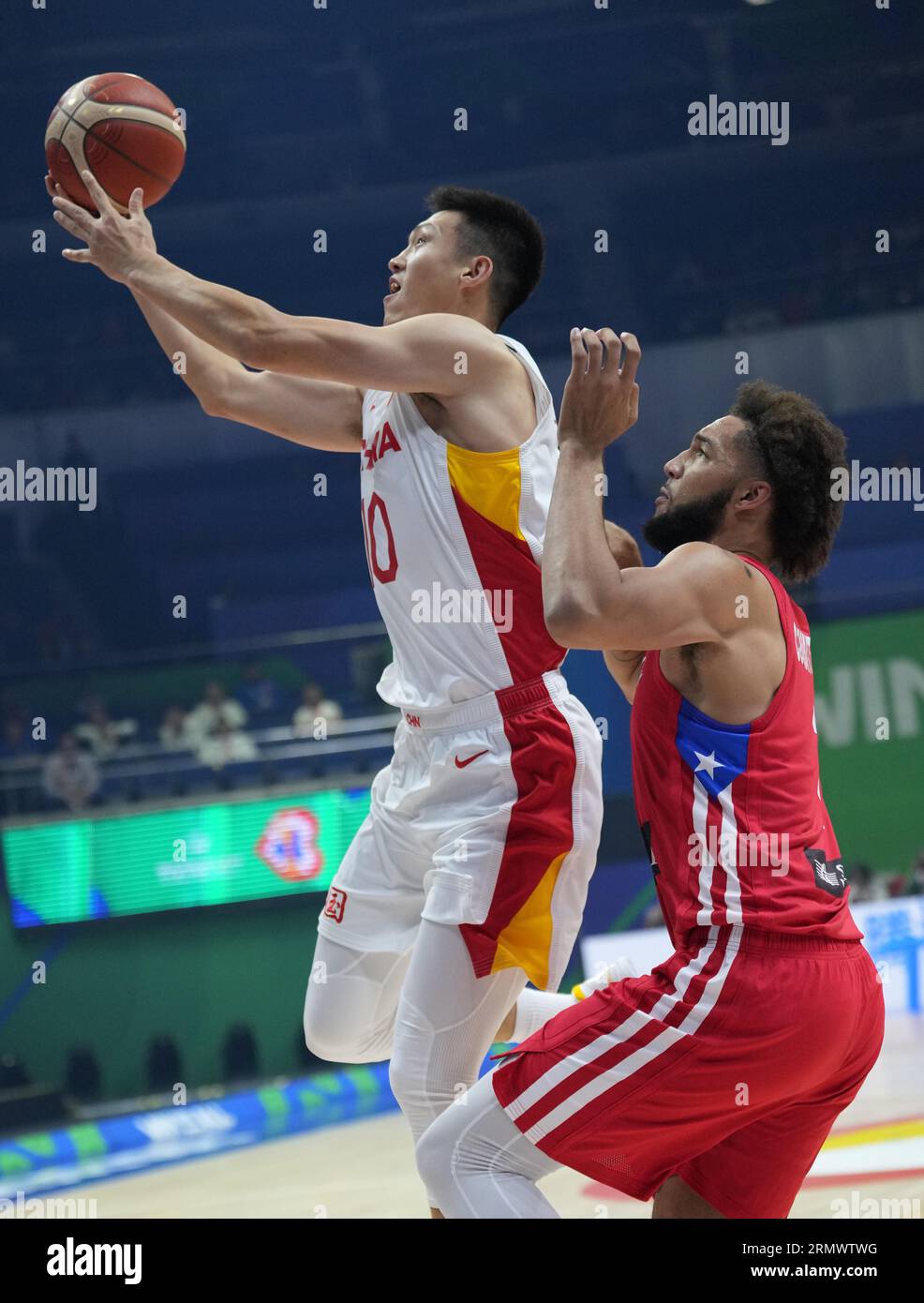 Manila, Philippines. 30th Aug, 2023. Zhou Peng (L) of China goes for a ...