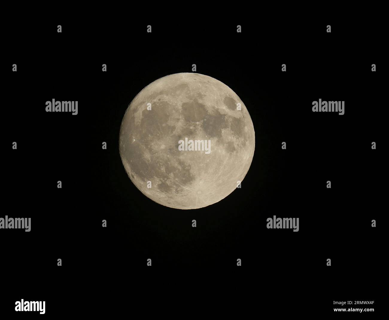 The super blue moon is observed in Fukuoka Prefecture on the night of ...