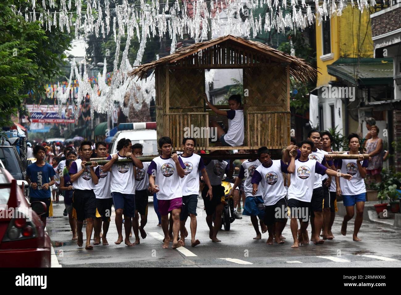 Bayanihan hi-res stock photography and images - Alamy