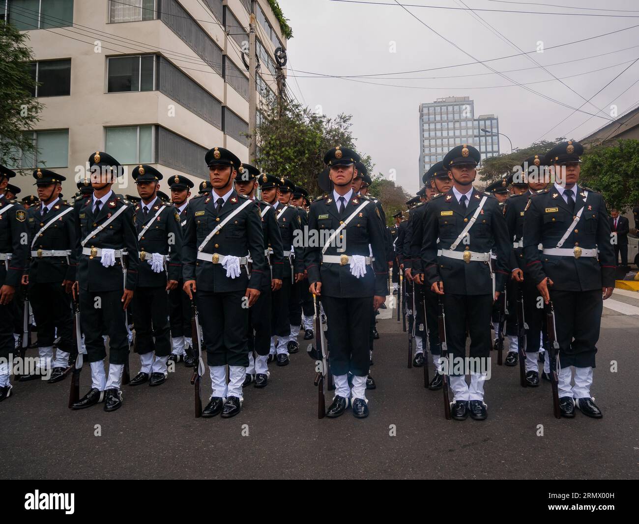 Soldiers in uniform in parade lima hi-res stock photography and images ...