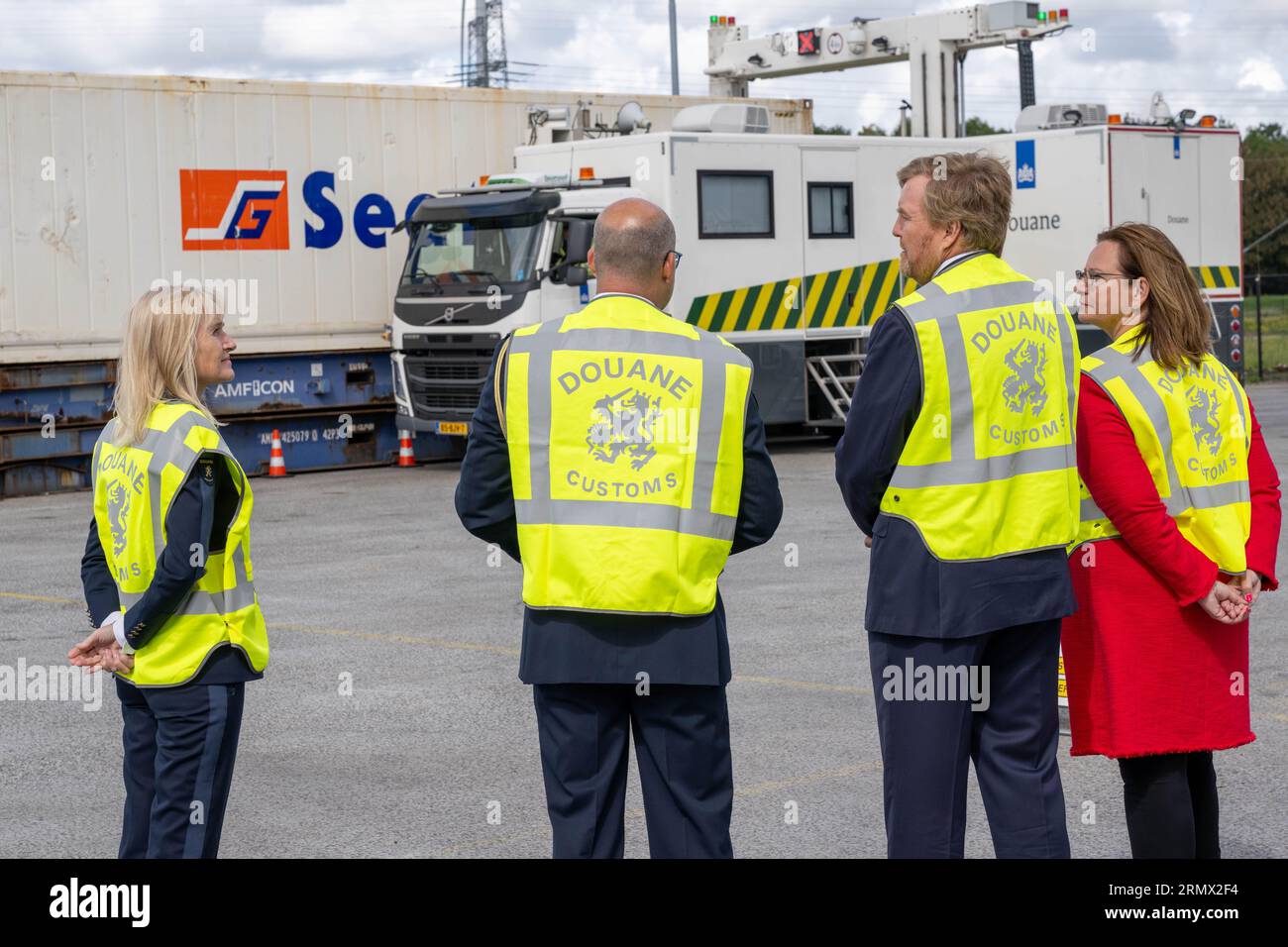 VLISSINGEN - King Willem-Alexander and State Secretary Aukje de Vries ...