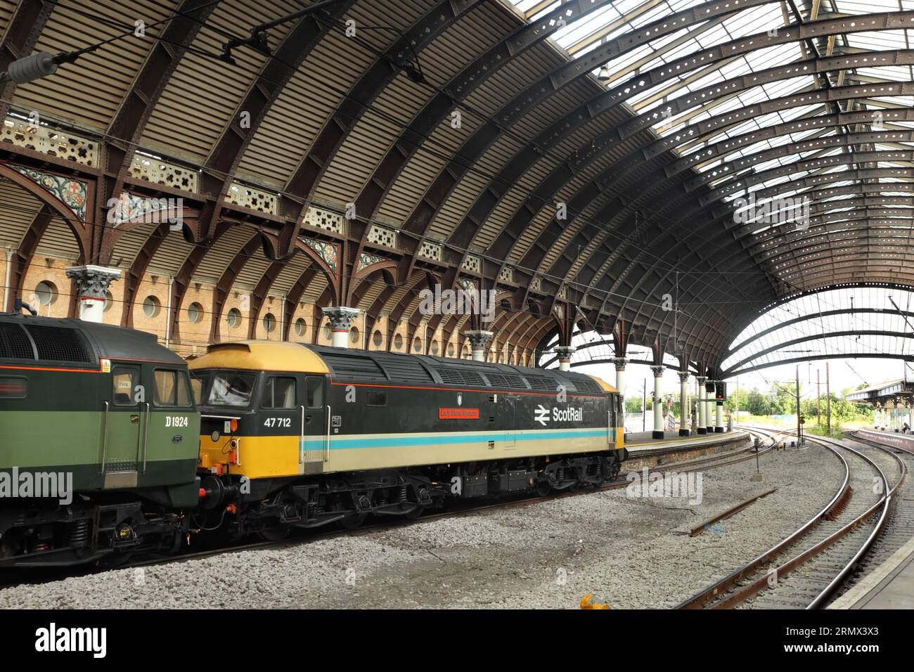 Heritage diesel locomotives 47712 and D1924 with the 1Z47 "Lord of the ...