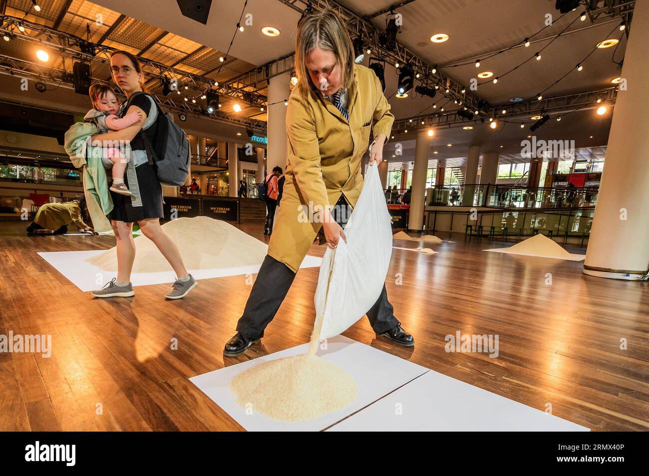 Out of work actor hi-res stock photography and images - Alamy