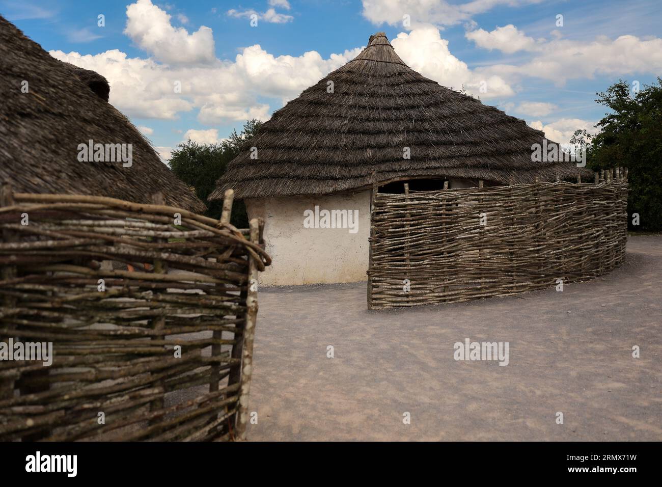 Neolithic house at stonehenge hi-res stock photography and images - Alamy