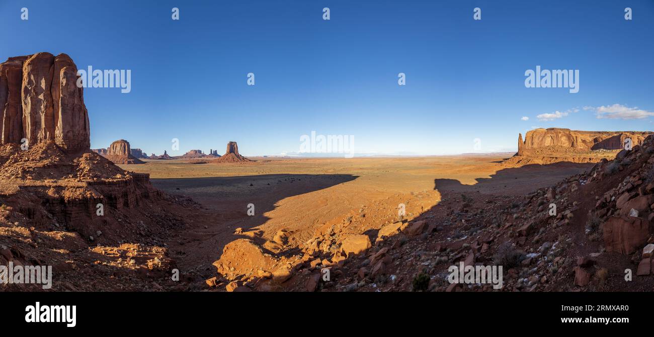 View over the spectacular stone towers of Monument Valley in Utah Stock ...