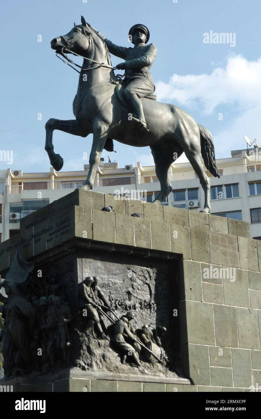 Statue of mustafa kemal ataturk hi-res stock photography and images - Alamy