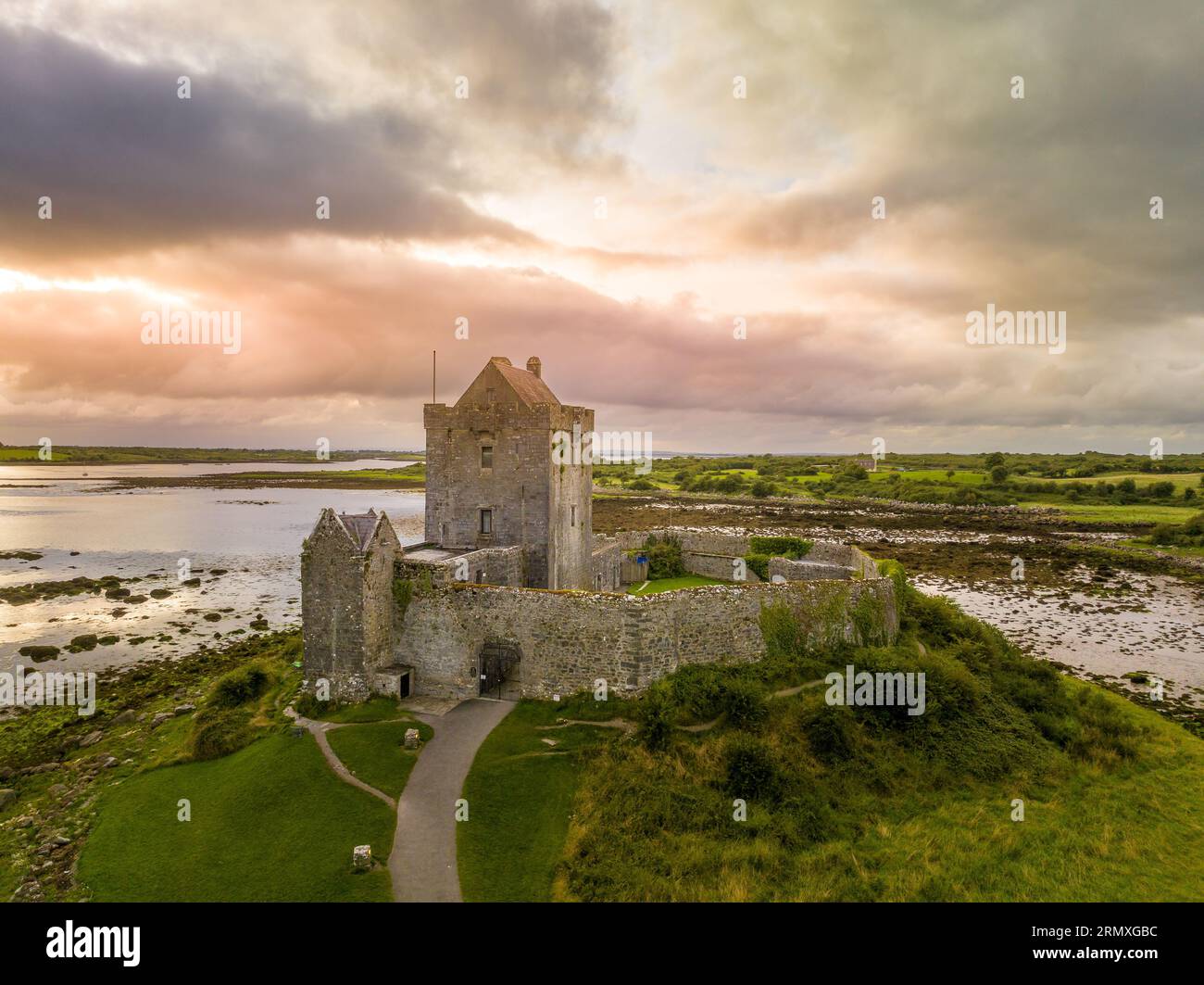 Irish promontory fort hi-res stock photography and images - Alamy