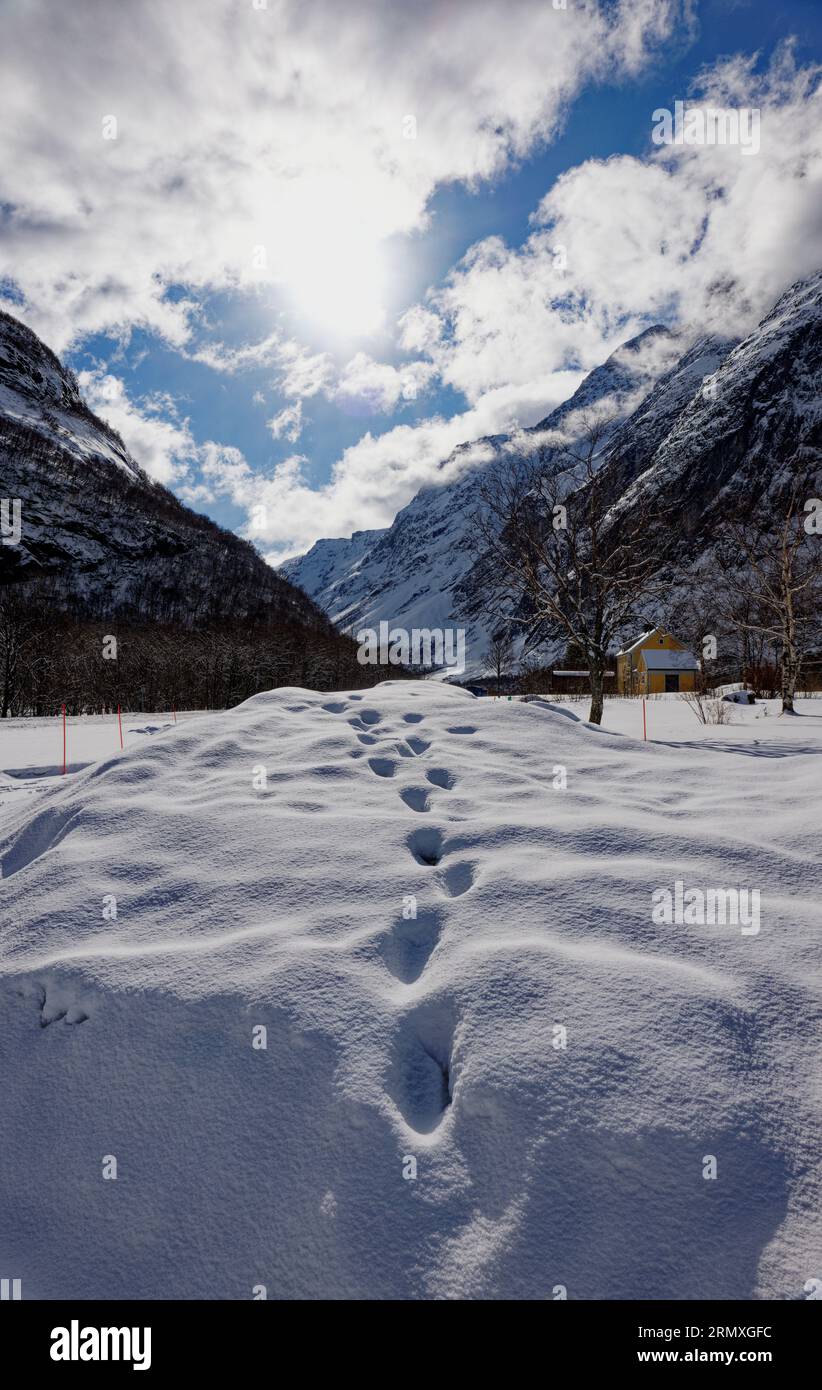Sun ray snow hi-res stock photography and images - Alamy