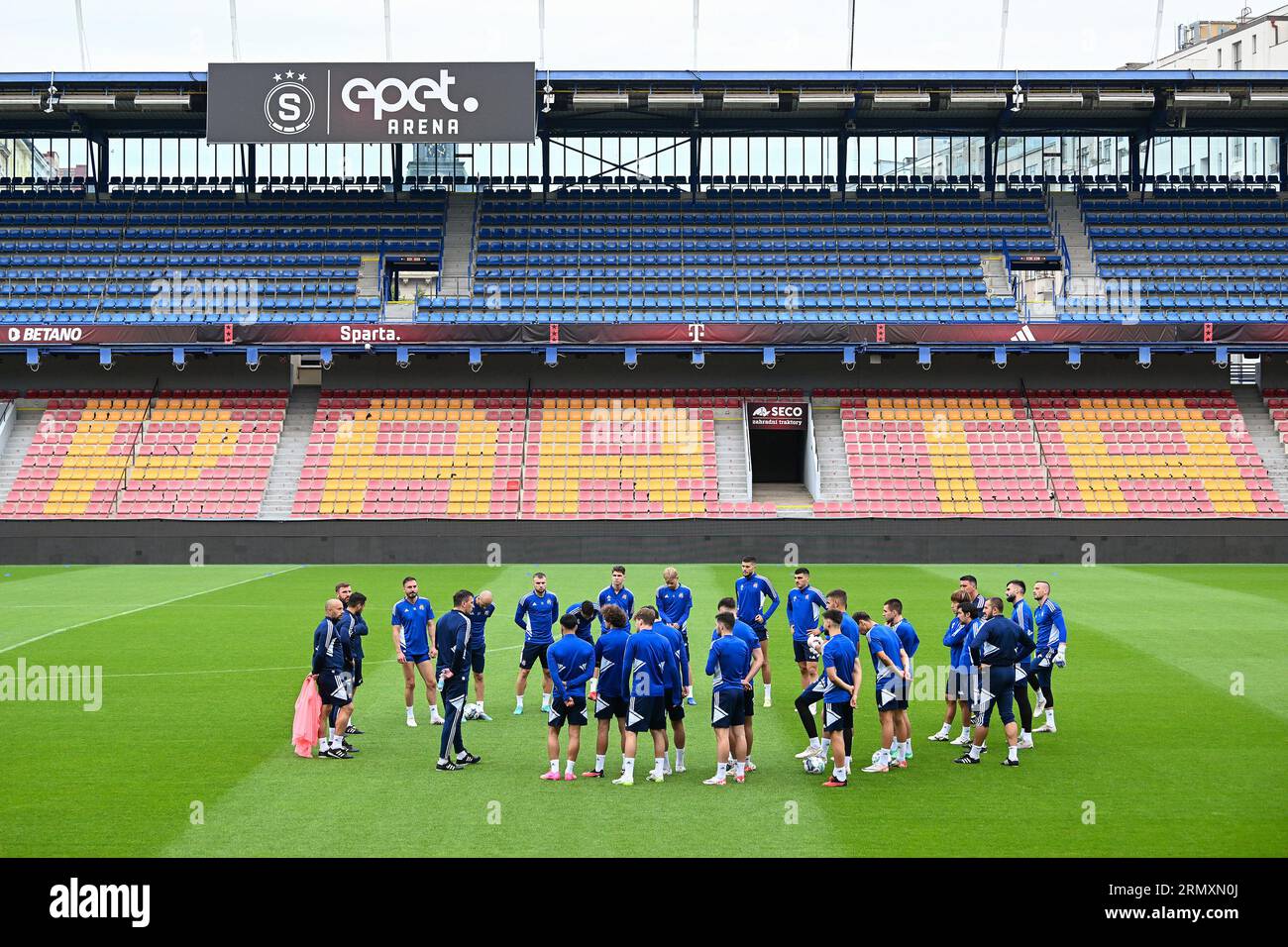 Training sparta hi-res stock photography and images - Alamy