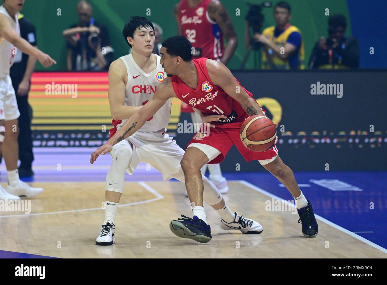 Quezon City, Philippines. 30th Aug, 2023. Mingxuan Hu (L) of China men ...