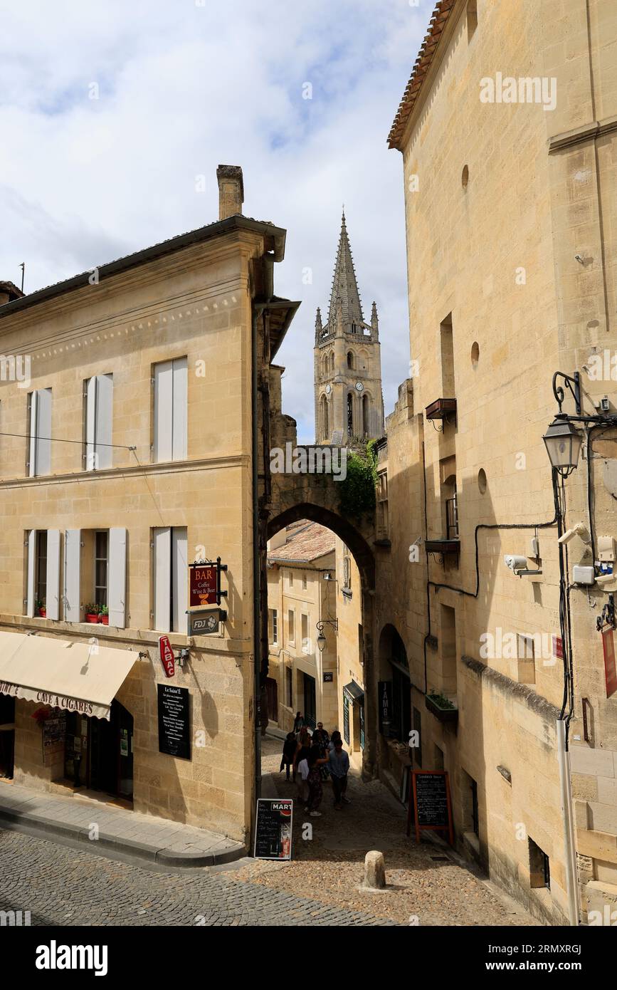 Saint-Émilion. Village, architecture, vin et tourisme ...