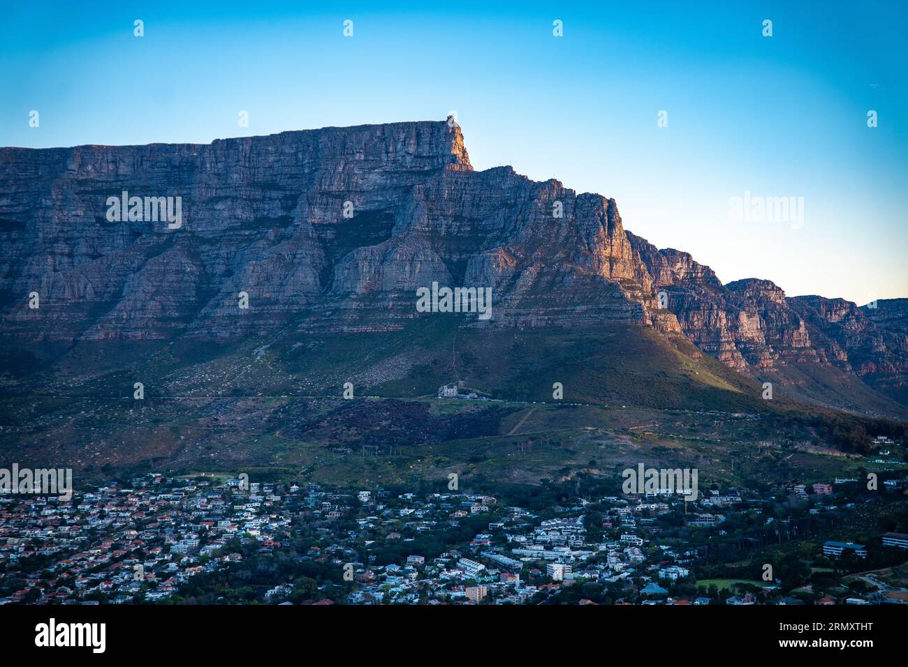 Signal Hill sunset viewpoint over Cape Town in Western Cape, South ...