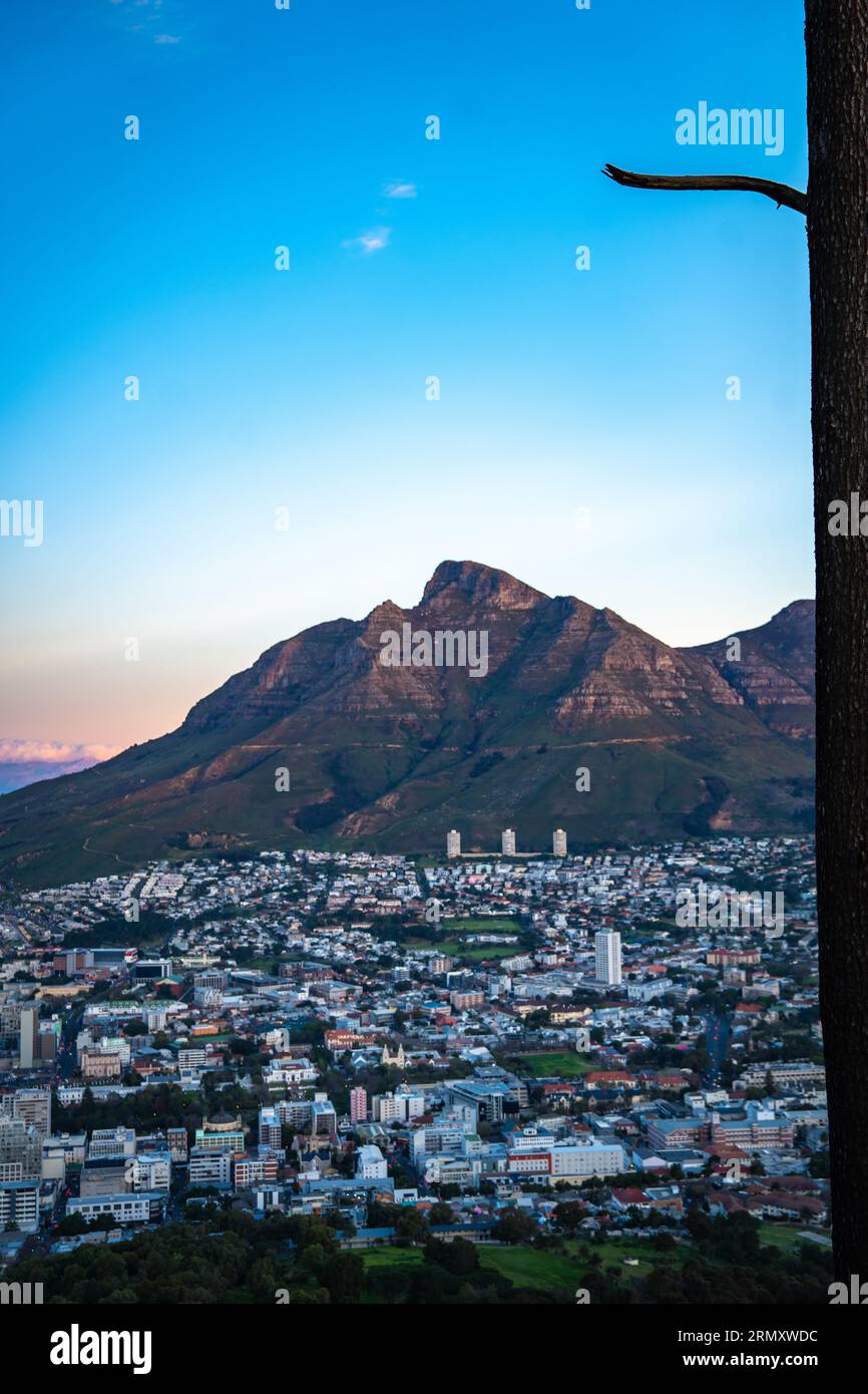 Signal Hill sunset viewpoint over Cape Town in Western Cape, South ...