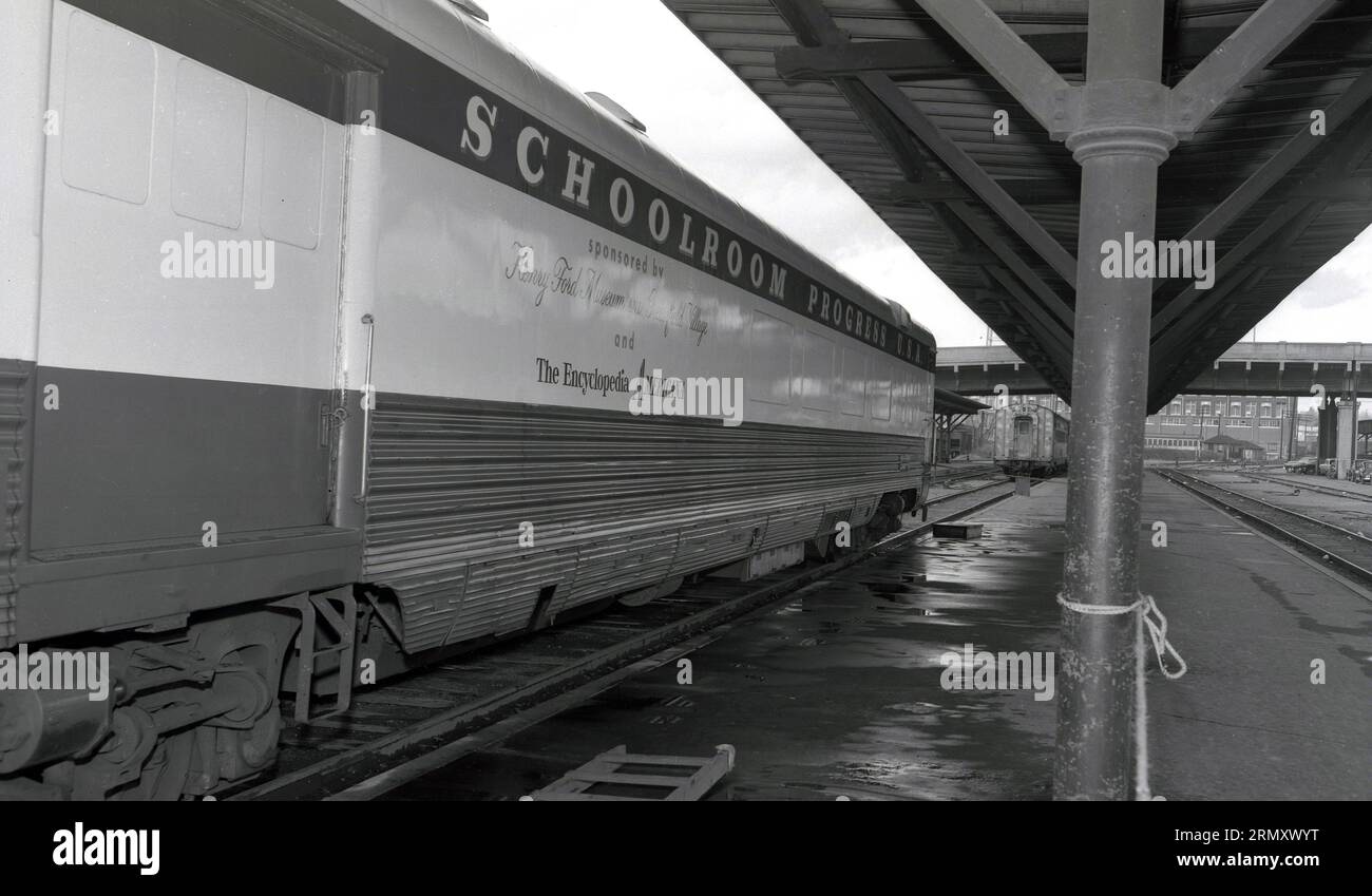 1950s, historical, a Schoolroom Progress railway carriage at a train ...