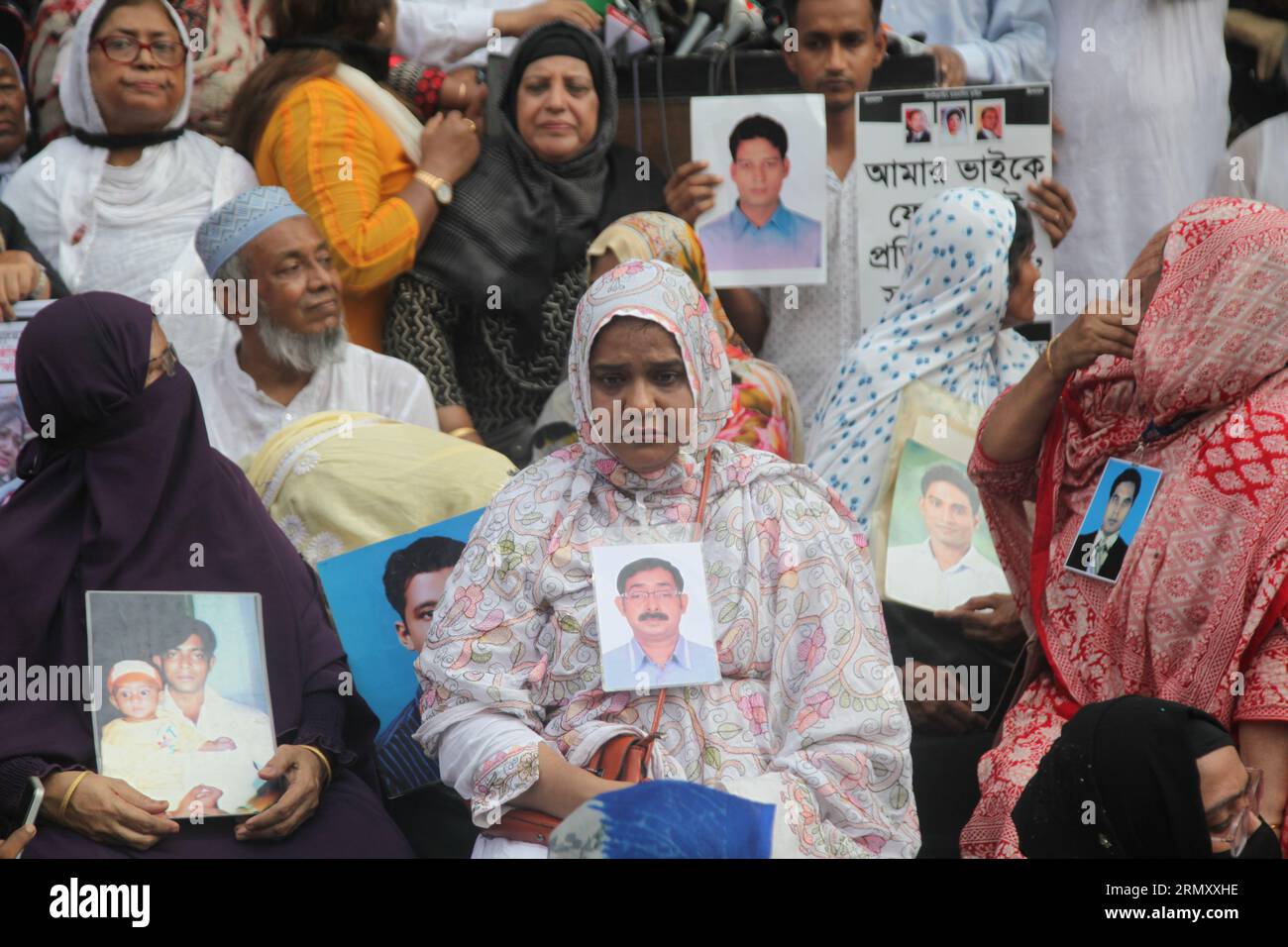 Chain nazmul hi-res stock photography and images - Alamy