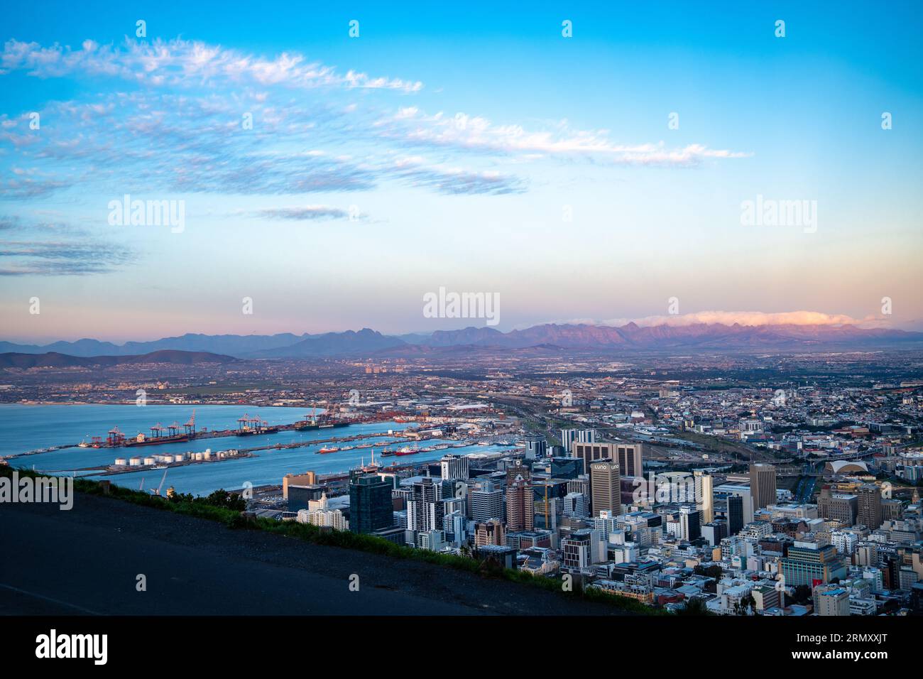 Signal Hill sunset viewpoint over Cape Town in Western Cape, South ...