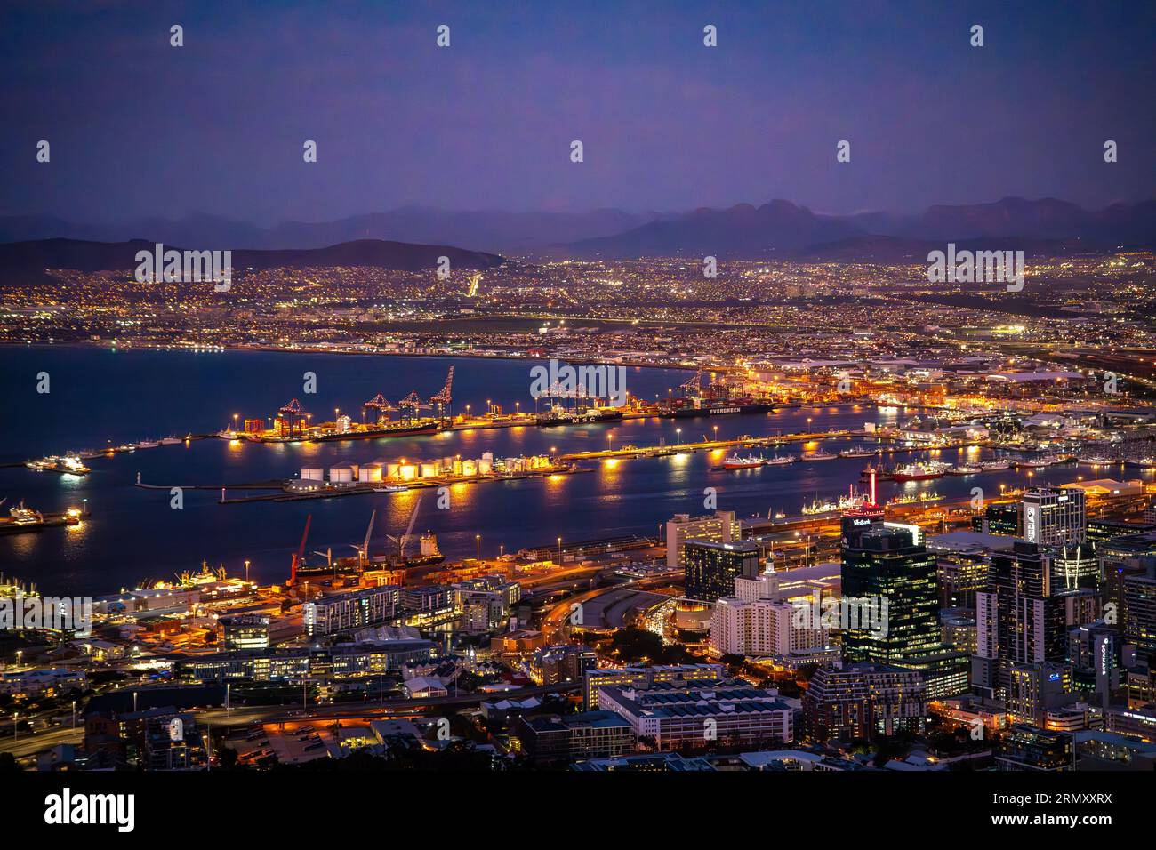 Signal Hill sunset viewpoint over Cape Town in Western Cape, South ...
