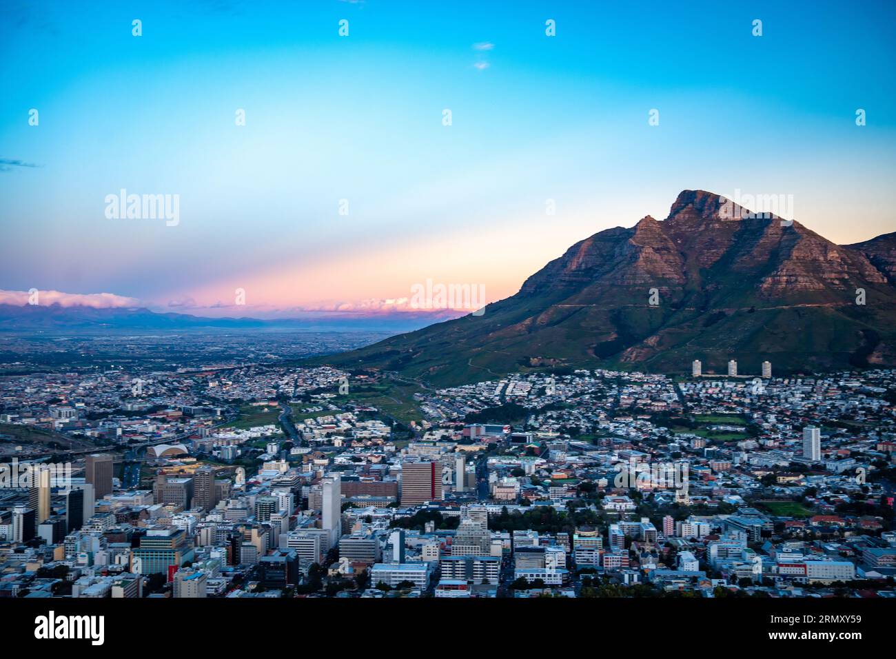 Signal Hill sunset viewpoint over Cape Town in Western Cape, South ...